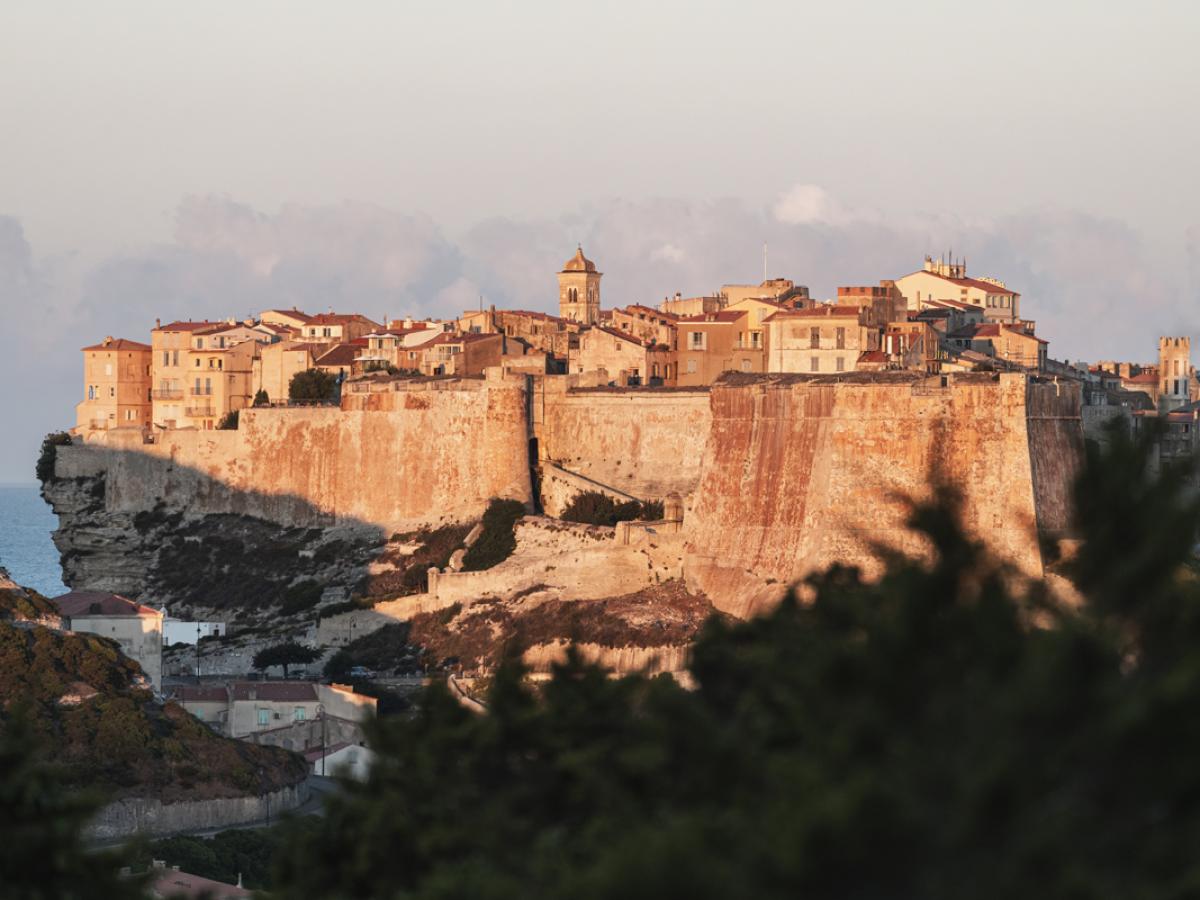 In autumn, Bonifacio in all its intimacy | Tourist Office of Bonifacio ...