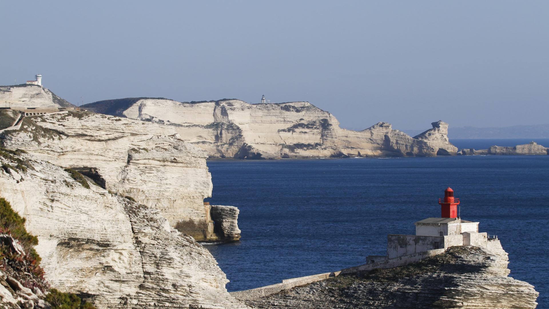 A walk around the lighthouses | Tourist Office of Bonifacio, South ...